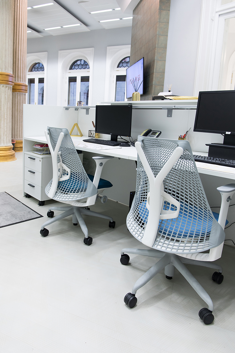 Europa Design bútorok az AYCM Ybl-palotában berendezett új irodájában